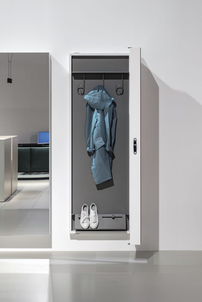 Kristalia BoxOne by Luciano Bertoncini Duty BoxOne (mit 8 Fachböden ...